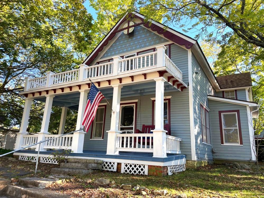 Folk Victorian House Colors